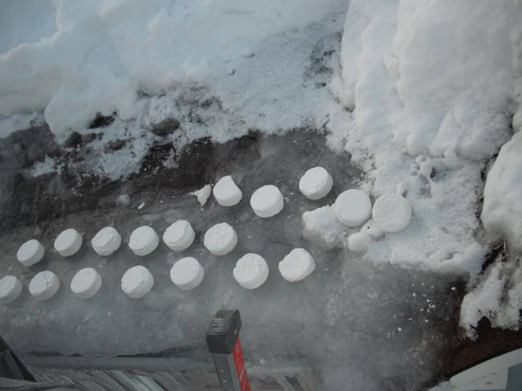 How Does Roof Melt Work and the Pros and Cons of Using It - Natgeos